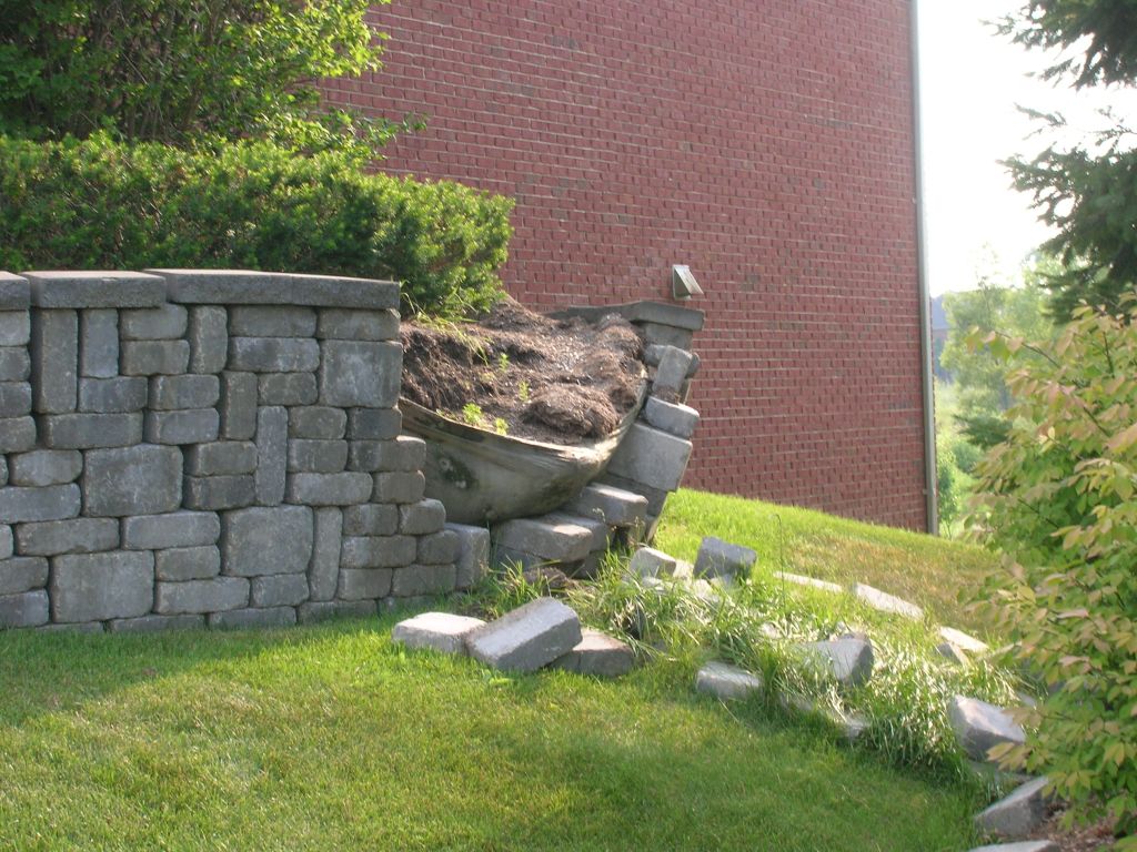 Why do retaining walls fall over? | Ottawa Interlock Repair
